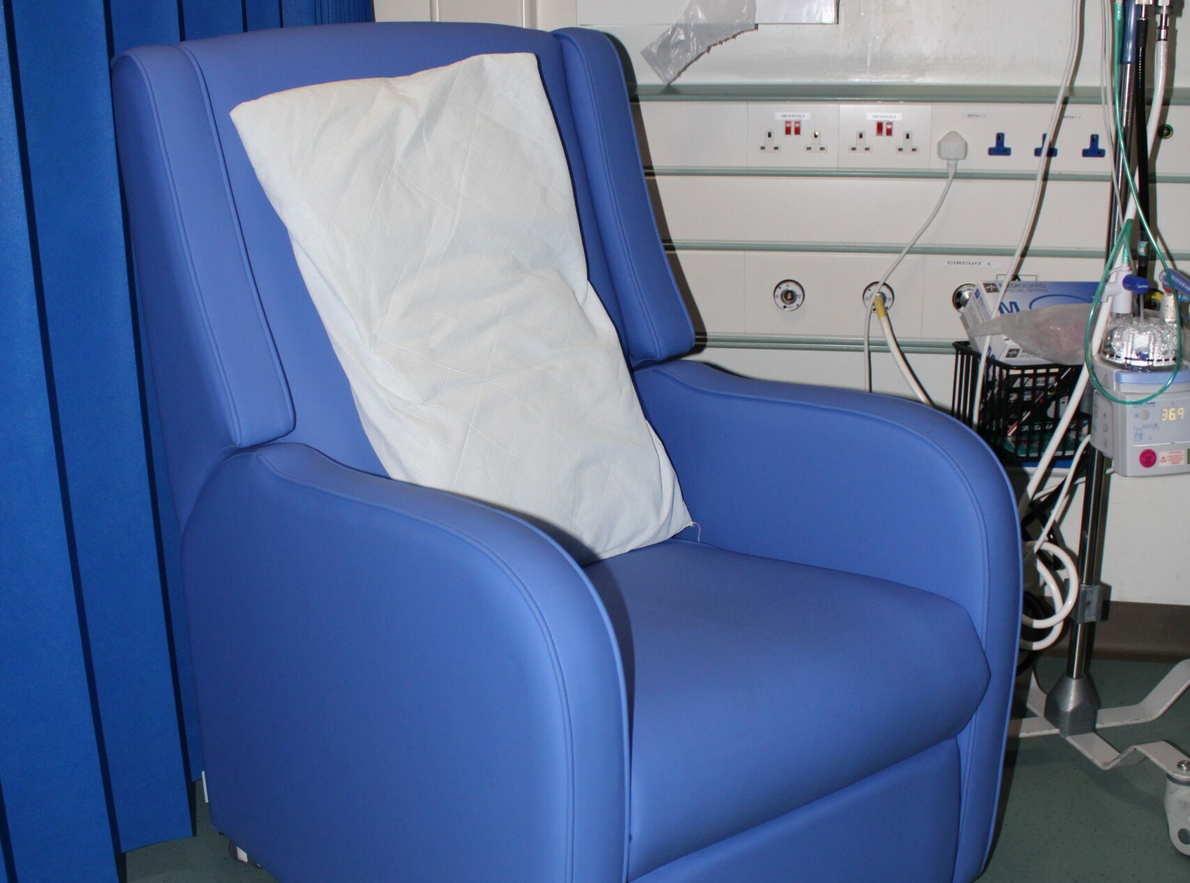 New skin-to-skin chairs to help parents and newborn babies bond